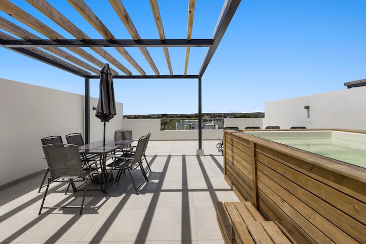 Grand Amodā | 2br Apt With Private Rooftop Pool - Mauritius