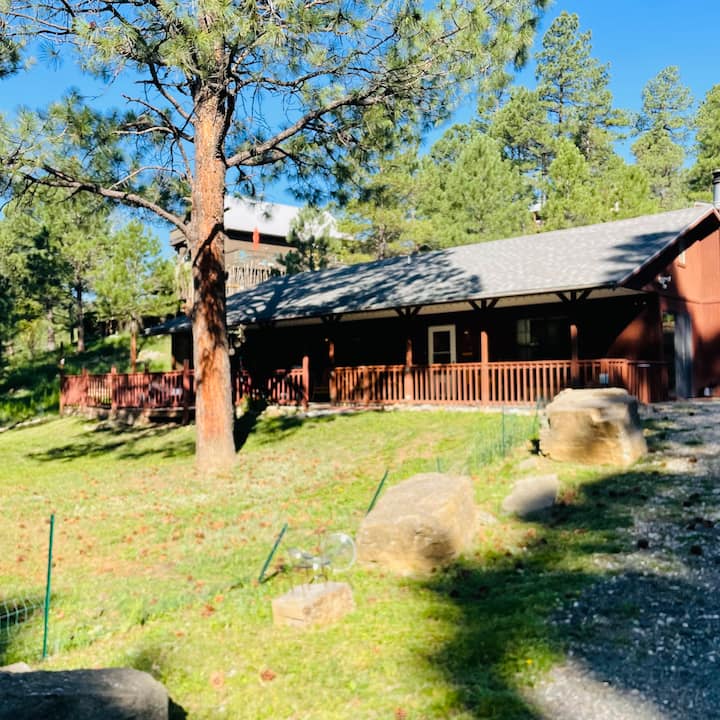 Ruidoso Affordable Pet Friendly Vacation Home - Ruidoso, NM