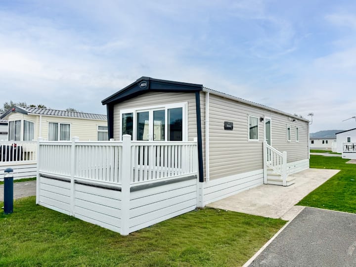 The Retreat - An Luxurious Caravan In Towyn, Wales - Abergele