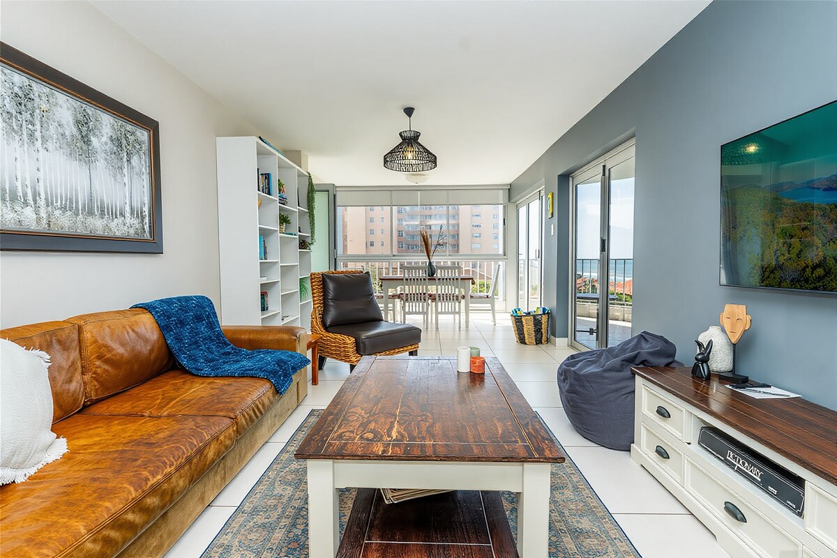 Modern, bright condo right on the beach - Apartments for Rent in ...