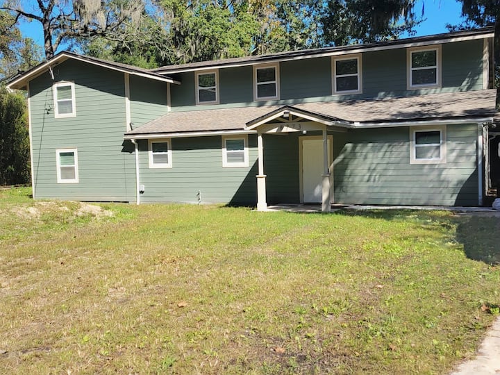Comfortable 6 Bedroom With In-law Suite - Jacksonville, FL