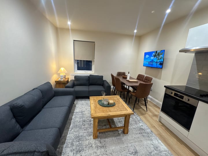 Bright & Stylish 3-bedroom Flat - Suffolk