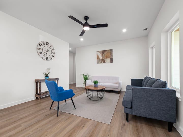 Modern Retreat In The Pine Forest Of Bastrop - Bastrop, TX