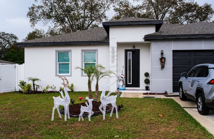 Weeki Whisper Guest House - Spring Hill, FL