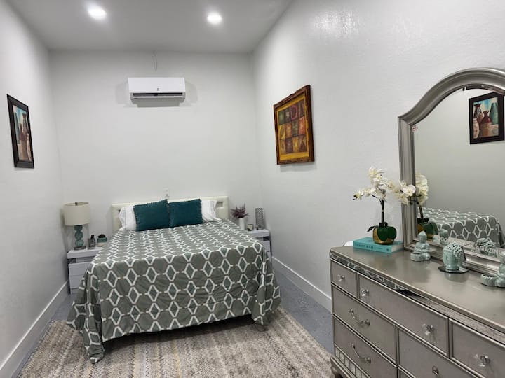 Weeki Whisper Guest House - Spring Hill, FL