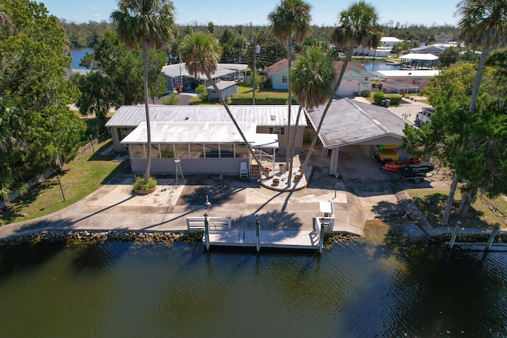 Water Front Oasis| 3br/2ba W/ Boat Ramp And Dock - Homosassa