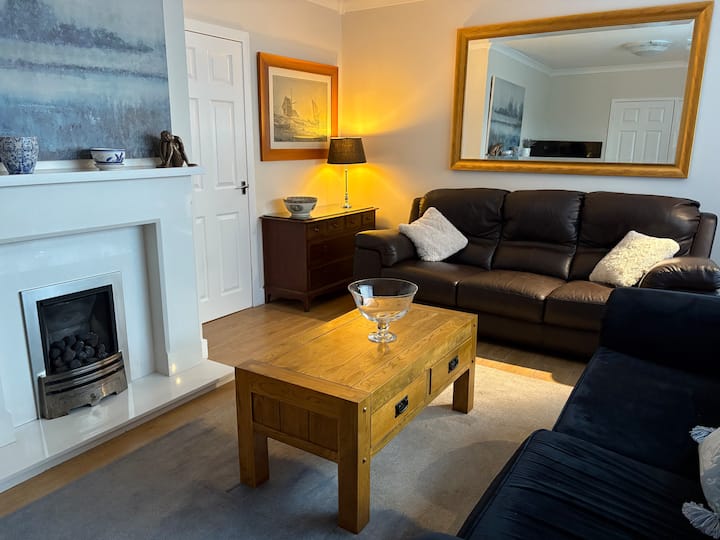 2 Bedroom Bungalow In Knutsford, Cheshire - Knutsford