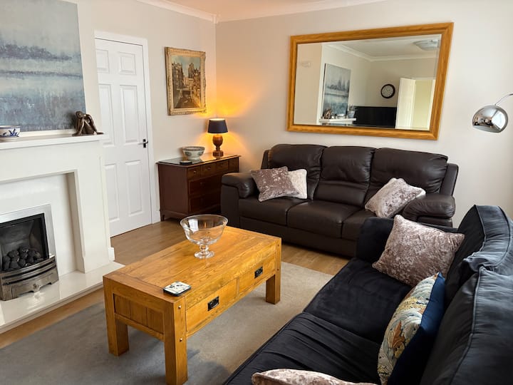 2 Bedroom Bungalow In Knutsford, Cheshire - Knutsford