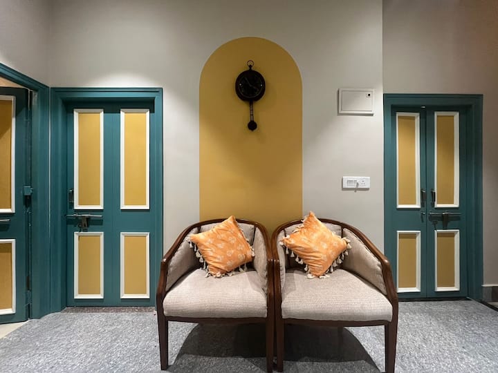 Dada’s Atithya – Retro Room Near Kashi Vishwanath - Varanasi