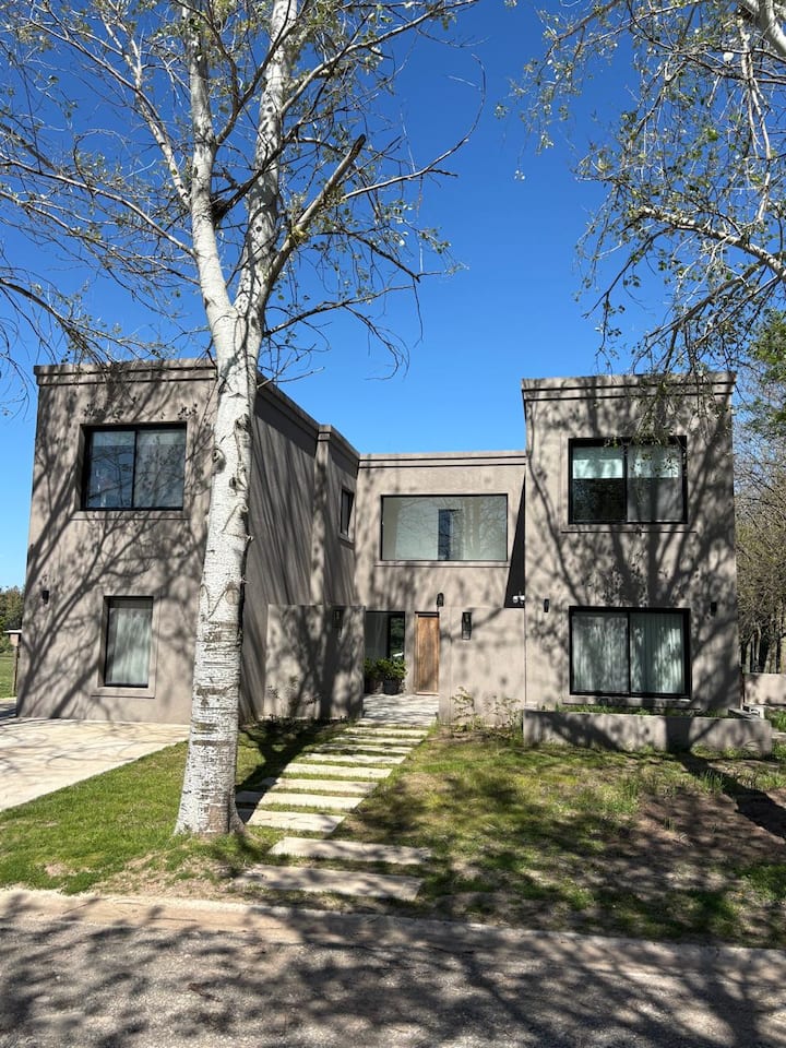 Casa Areco
Barrio El Tropezón - San Antonio de Areco