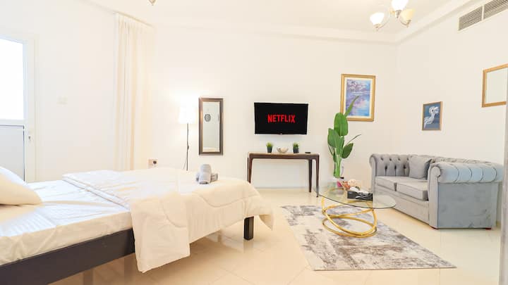 Avéla Studio | Chic Coastal Escape In Ajman - 阿治曼