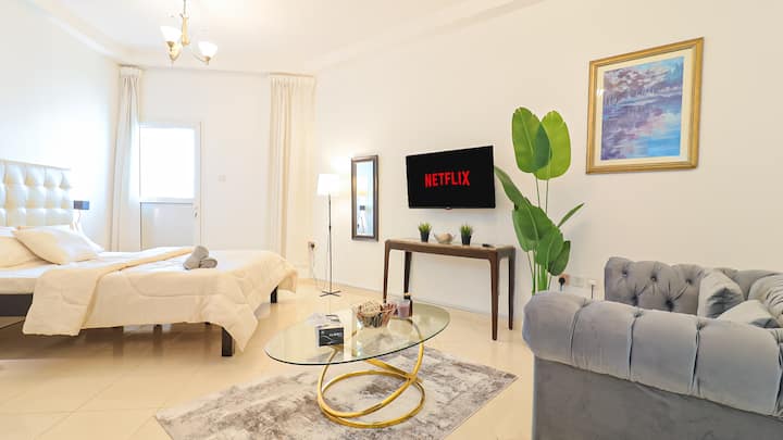 Modern Studio | Pool, Gym & City Views - Sharjah