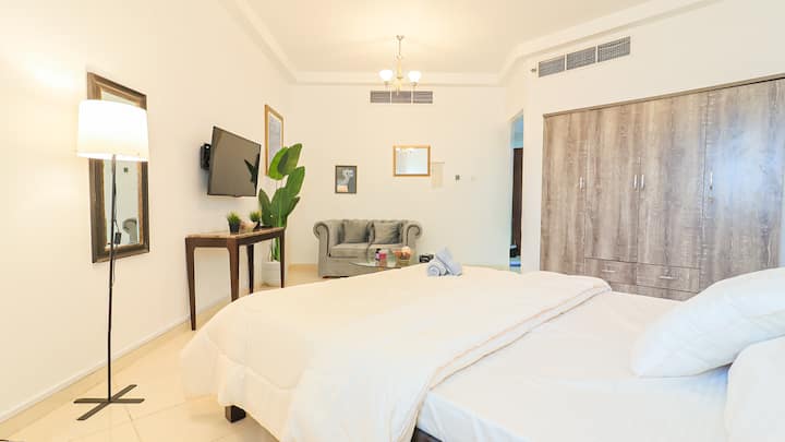 Entire Studio | Lux Coastal Escape With Pool/gym - Ajman