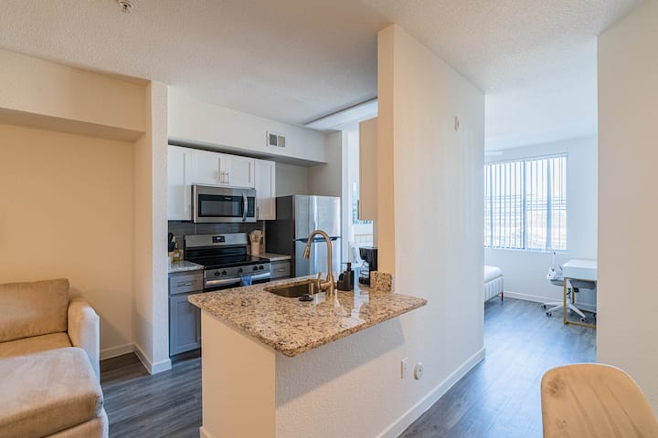 Queenstudio W/ Gym | Pool | Laundry | Evcharging - Tempe, AZ