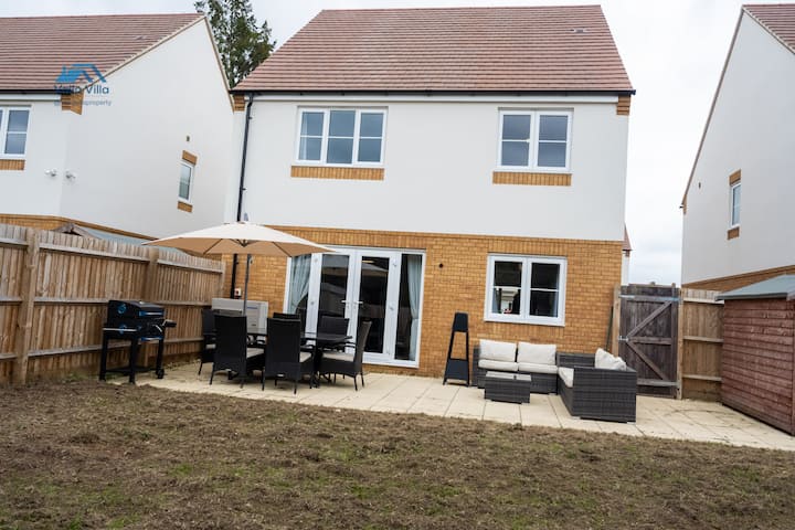 Pines Villa No.14, New 3br,parking + Ev, Sleeps 10 - Northampton, UK