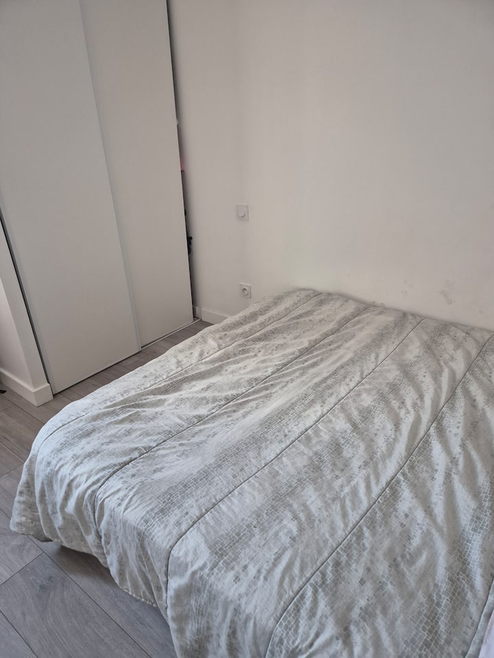 Chambre Privée Dans Un Appartement - Le Creusot