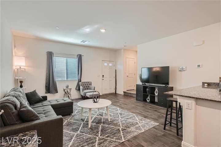 Contemporary 3-br Retreat Near Inspirada & Shops - ヘンダーソン, NV