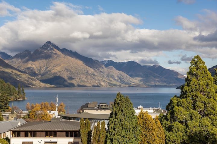 Balla-ramic Stunning Views, Town Center, Parking - Southland