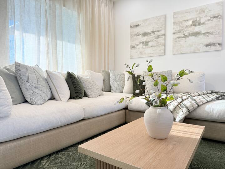 Cape Coral Escape | King Suite | Sleeps 8 - Cape Coral, FL