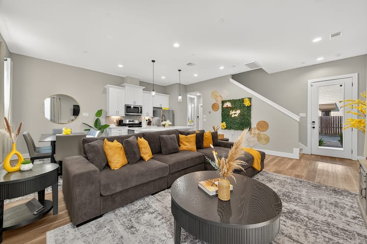 Cozy 3br Home W/ Hot Tub & Private Parking - Houston, TX