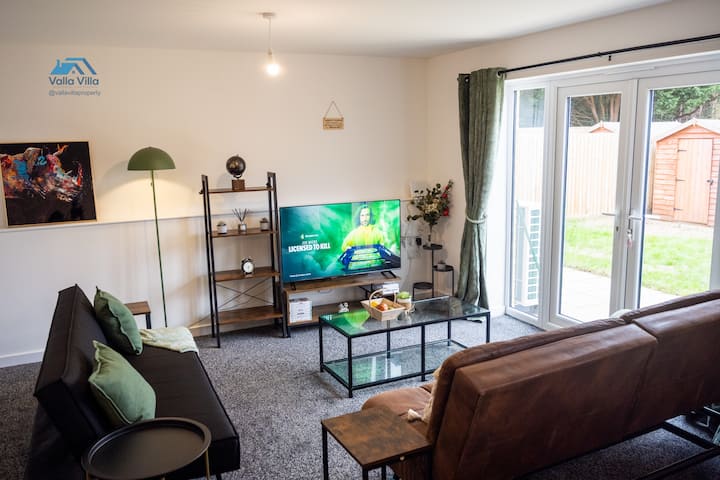 Pines Villa No.2, New 3br ,Parking + Ev, Sleeps 10 - Northampton