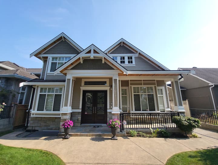 Comfortland
Private Suite Quick Walk 22nd Skytrain - New Westminster