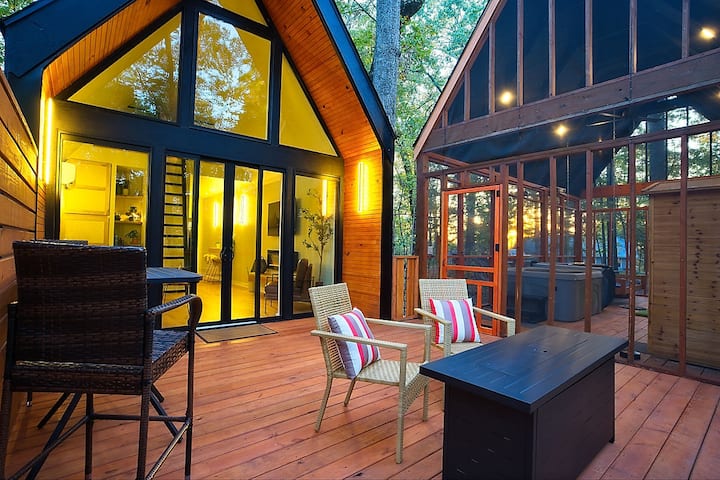 Spa Cabin | Soak •Sauna •Swing Bed •Movie Porch - Fayetteville, AR