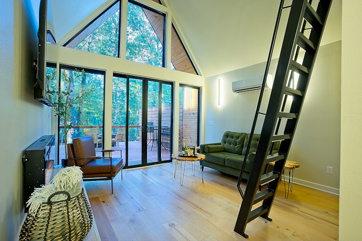 Spa Cabin | Soak •Sauna •Swing Bed •Movie Porch - Fayetteville, AR
