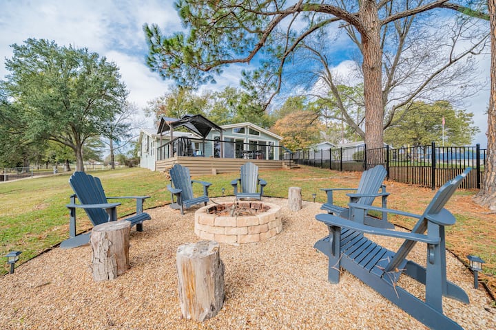 Lakefront Home W/dock & Game Room. Sleeps 14! - Tool, TX