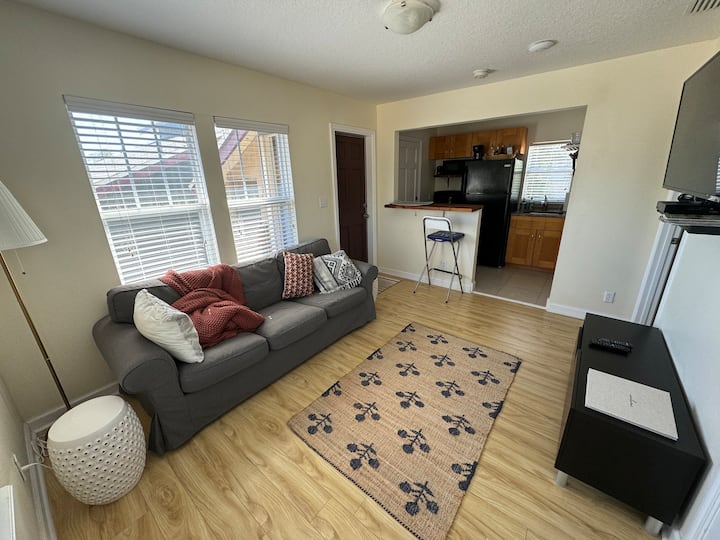 Charming Historic Kenwood Apartment - Saint Petersburg, FL