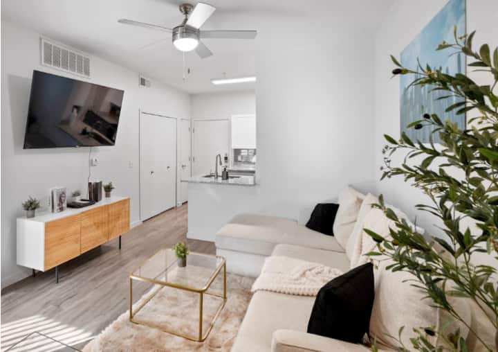 Comfy Studio With Pool, Gym & Laundry - Tempe, AZ