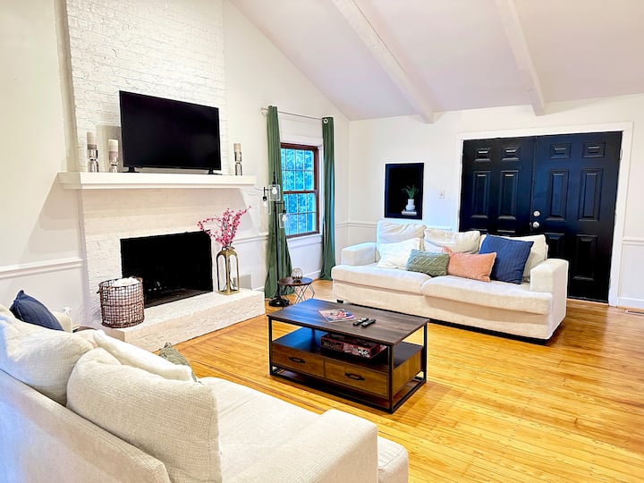 Pets Welcome, Prime Location, Walk To North Hills - ローリー, NC