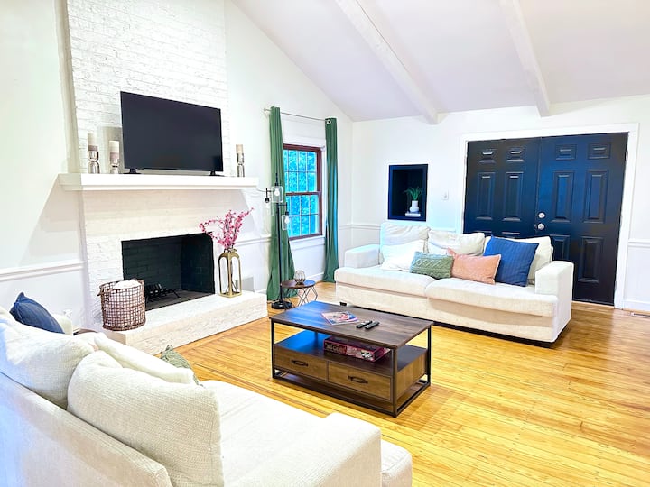 Pets Welcome, Prime Location, Walk To North Hills - Raleigh, NC