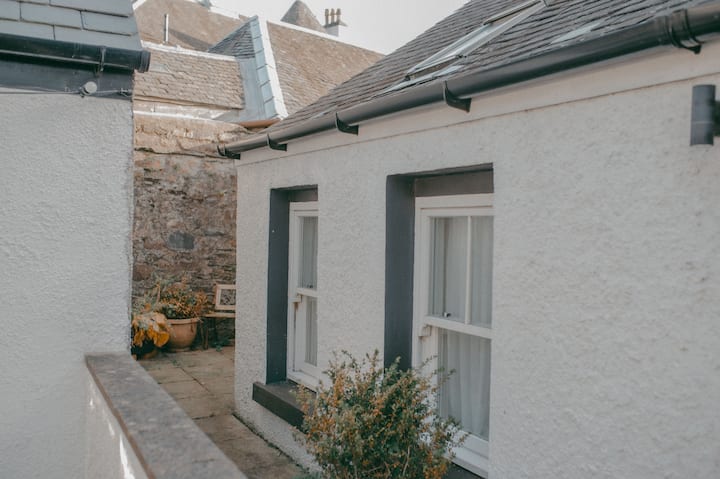 Beautiful & Peaceful Little Cottage In Town Centre - Loch Awe