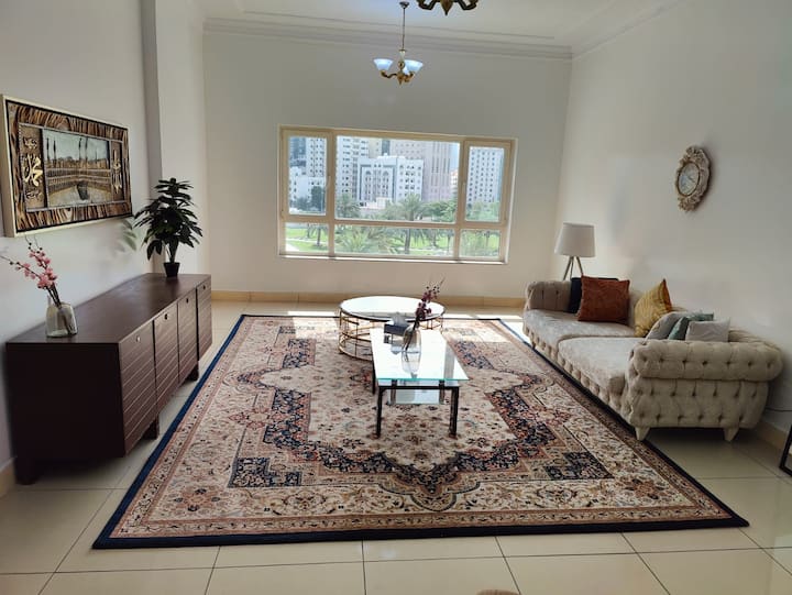 Elegant 3-bedroom Apartment With Garden View - Sharjah