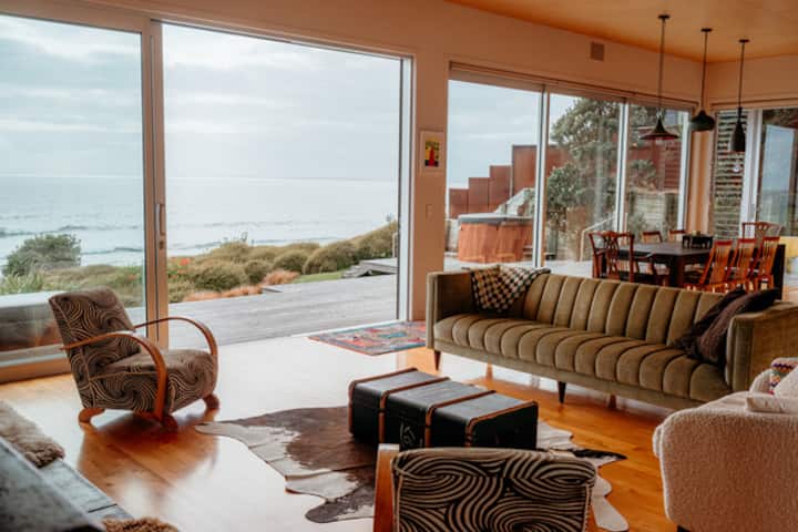 Absolute Beachfront Paradise - Bay of Plenty