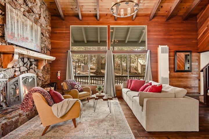 Stylish & Cozy "Nut House" | Great & Game Rm | Spa - Big Bear, CA