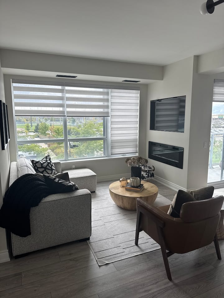 Stunning 2 Bedroom Condo In Milton Near Hwy 401 - Milton