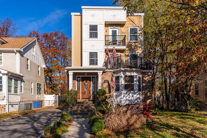 Family Or Groups Of 6 People Near Newark - Chatham, NJ