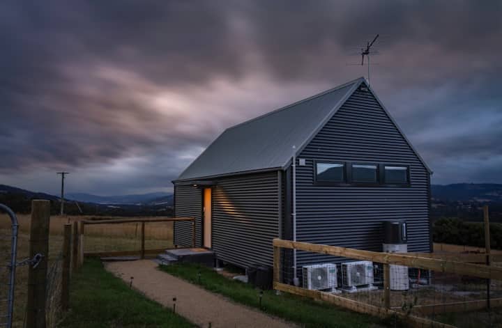 New: Luxury Cabin With Scenic Views & Farm Charm - Huonville
