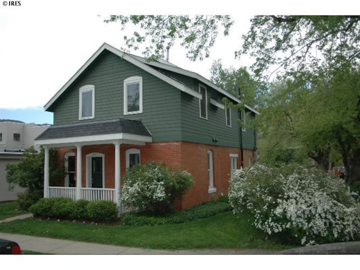 Remodeled Retreat: Best Boulder Location+backyard - Boulder, CO