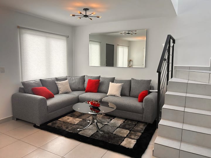 Casa 3 Recámaras Con Muro Llorón Y Patio Privado - México