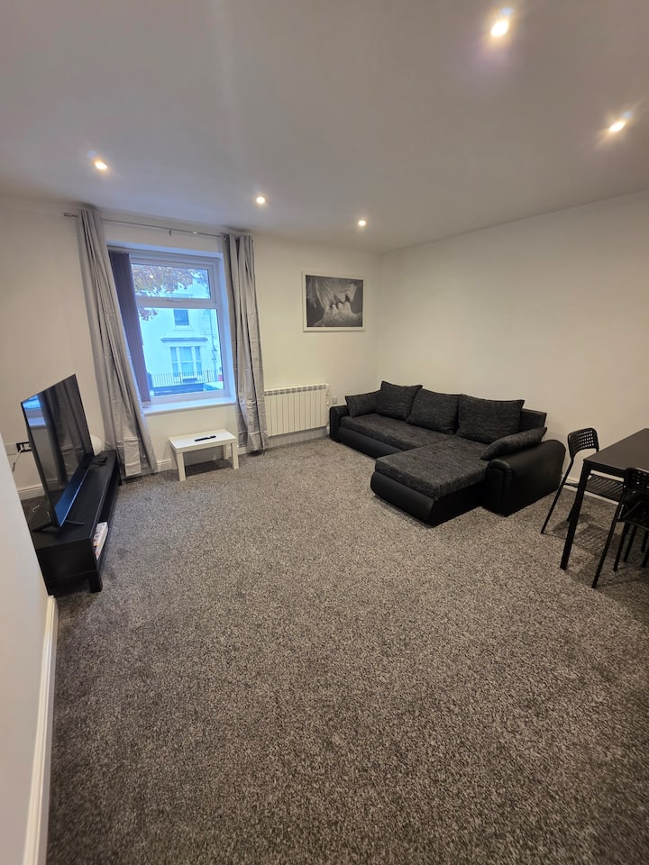 Modern 2-bed Apartment| Parking|wi-fi| Central Loc - Warrington