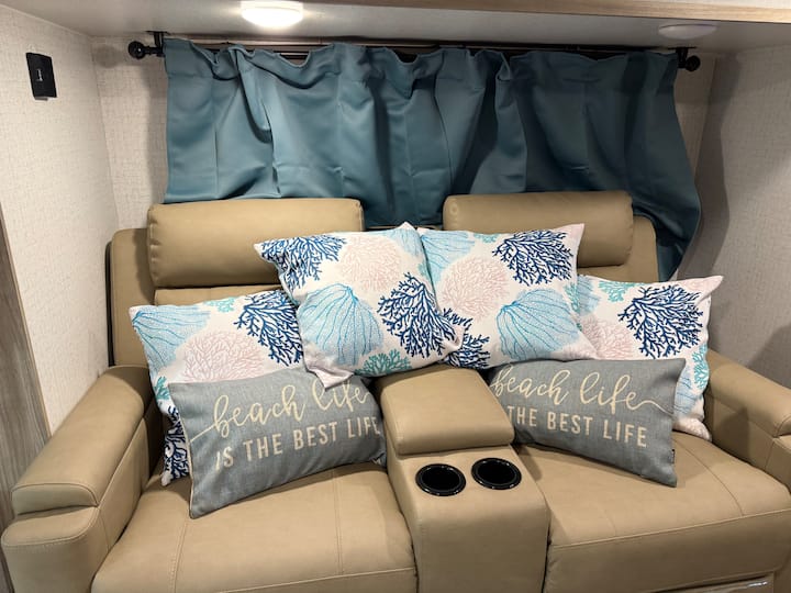 Minnie: Pet Friendly Rv In Resort Near Beaches - Sanibel Island, FL