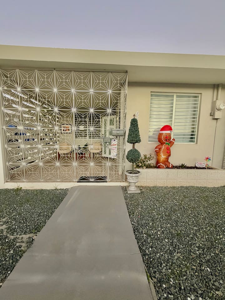 Casa Gris
Cerca De Aeropuerto, Plaza Las Americas - San Juan, Puerto Rico