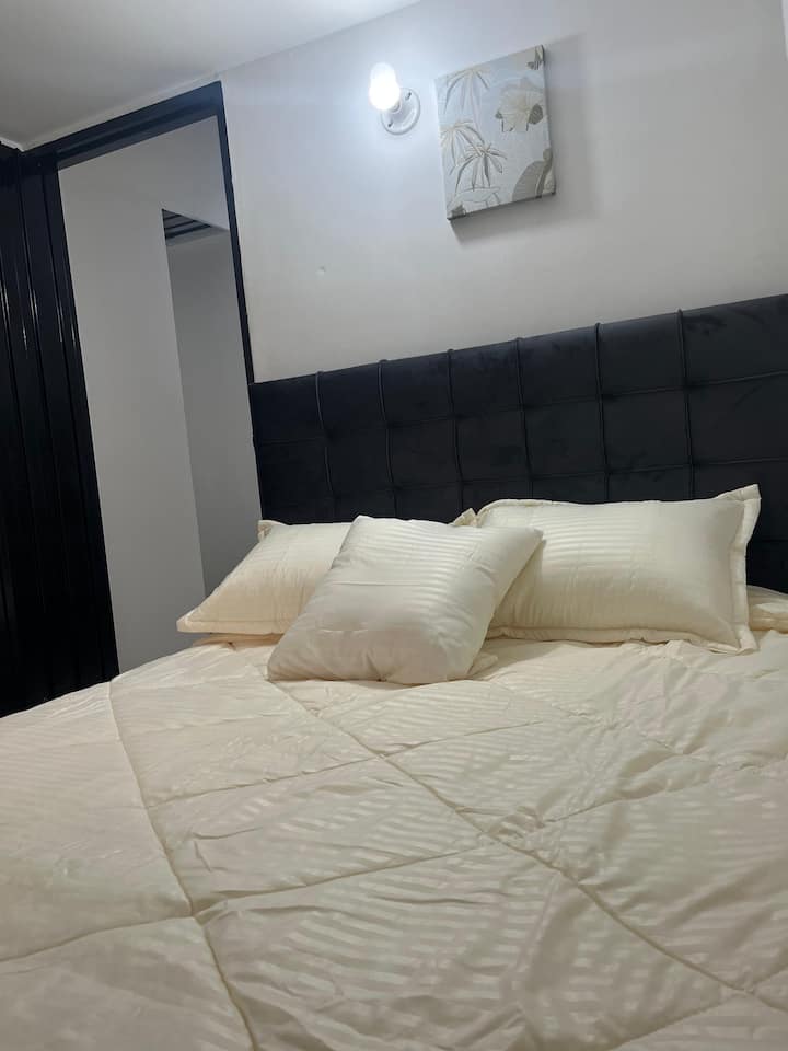 Excelente Aparta Estudio En Laureles Cerca A La 70 - Medellín