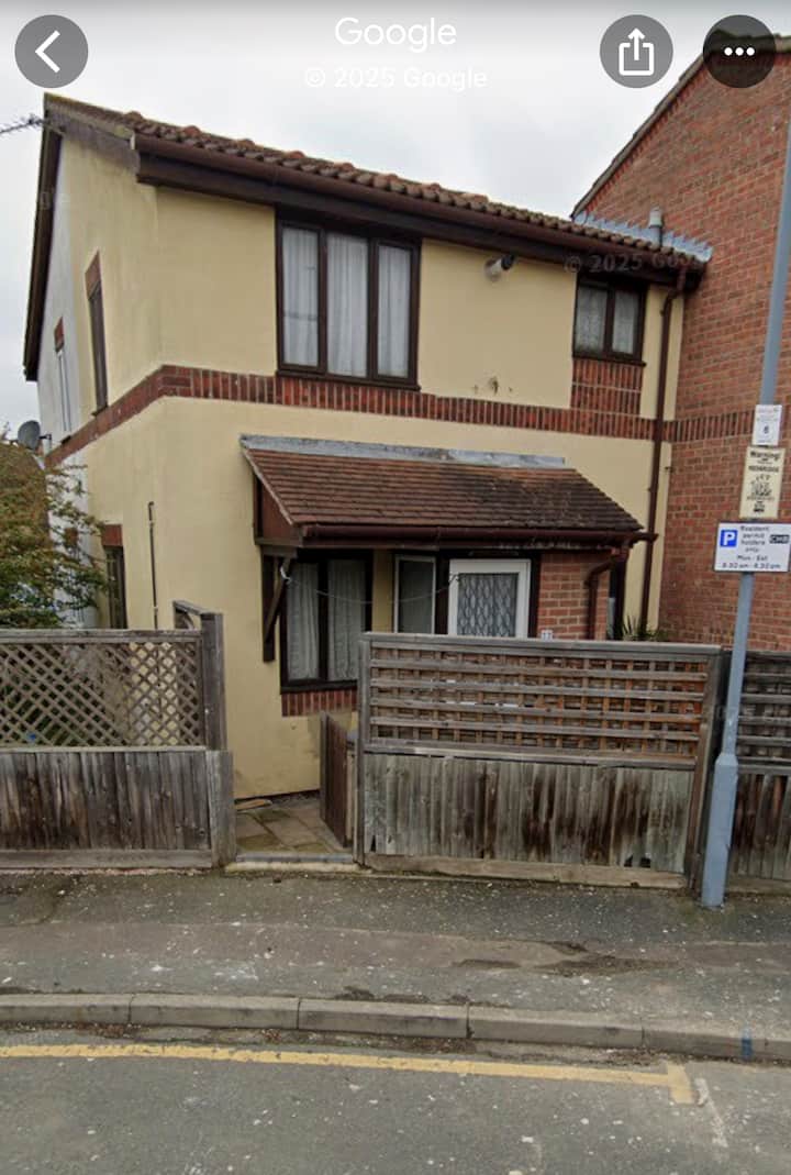 House 5-min Walk From Chadwell Heath Station - Romford