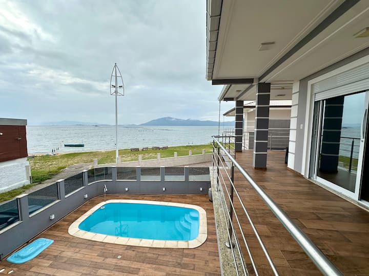 Casa Frente Mar Com Piscina - Palhoça