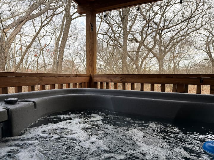 New! Hot Tub, Clean, Couples Gateway Near Casinos - Lake Murray, OK