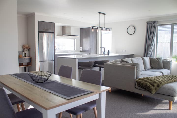 Sunny, Modern 3-bedroom Home In Richmond, Nelson - Brightwater